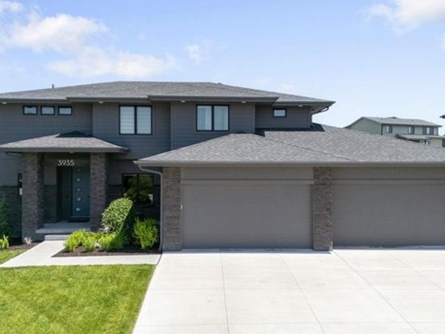 3935 S 208th St, Elkhorn, NE 68022