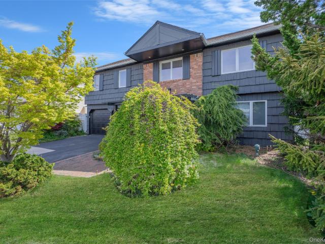 3935 Sally Ln, Oceanside, NY 11572 | MLS #993884 | Compass