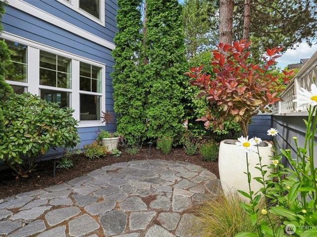 3935 th Pl SE Apt 111, Issaquah, WA 98029