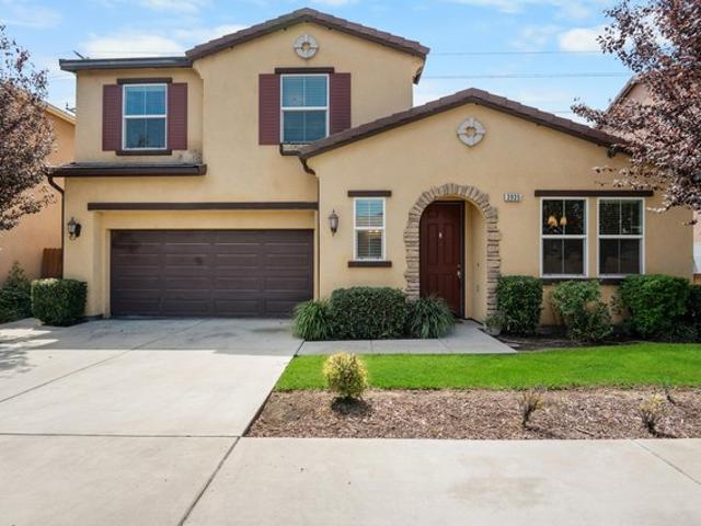 3935 W Payson Ct, Visalia, CA 93291