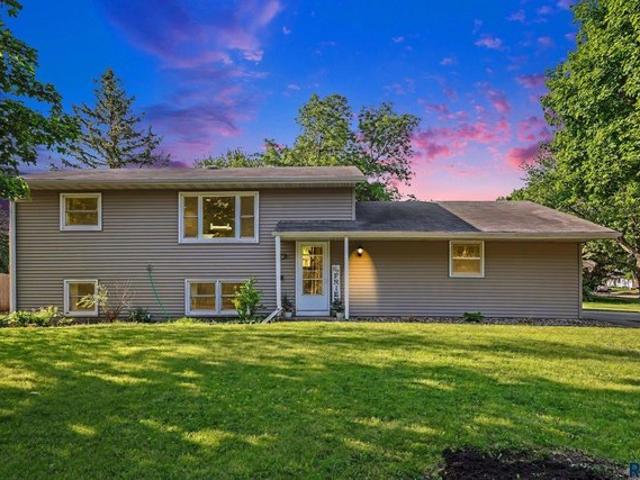 3936 S Morrow Dr, Sioux Falls, SD 57106