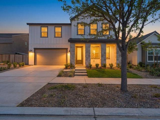 3937 Buttercup Rd, Madera, CA 93636
