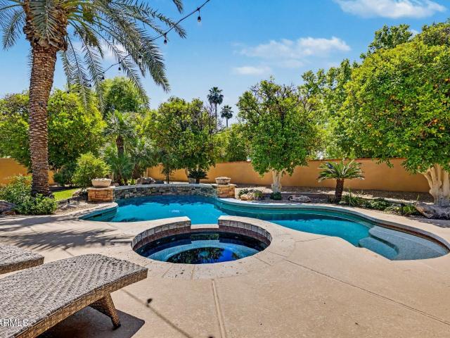 3937 E MENLO Circle