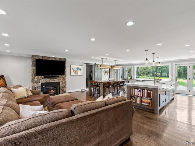 3937 Englewood Court