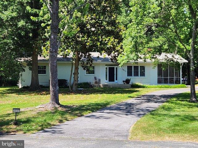 3937 W Shore Dr, Edgewater, MD 21037