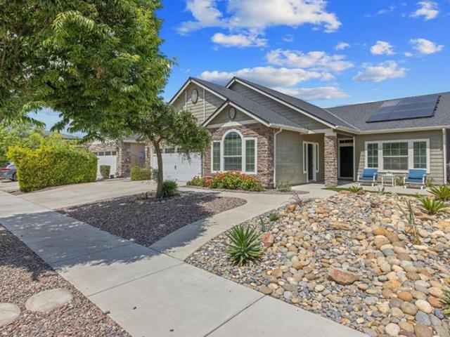 3938 W Vine Ave, Visalia, CA 93291
