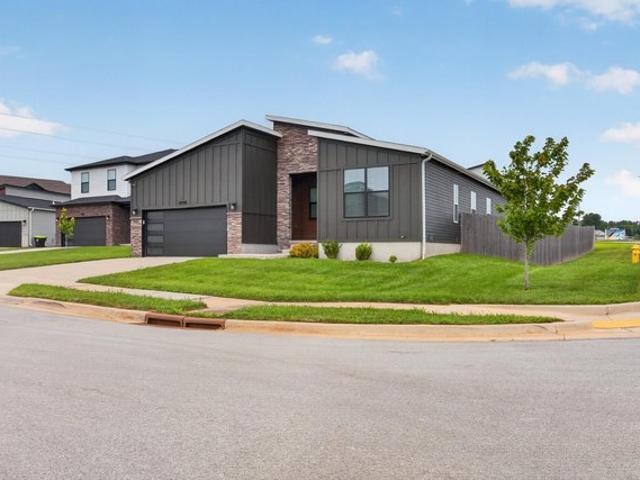 3939 E Appledore Ct, Brookline, MO 65619