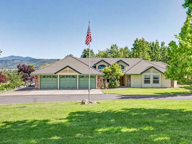 3939 Tami Ln, Central Point, OR 97502