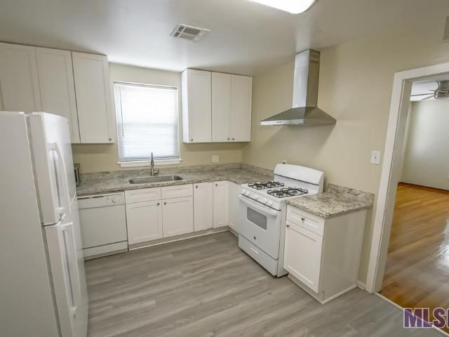 3939 3 Bauvais St, Metairie, LA 70001 | MLS #BR2026003 | Compass