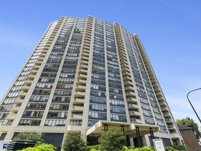 3930 N Pine Grove Ave Apt 909, Chicago, IL 60613