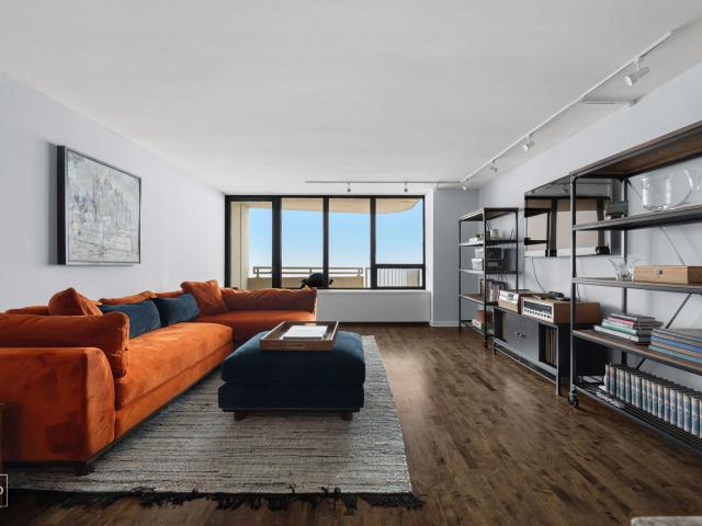 3930 N Pine Grove Avenue # 2903