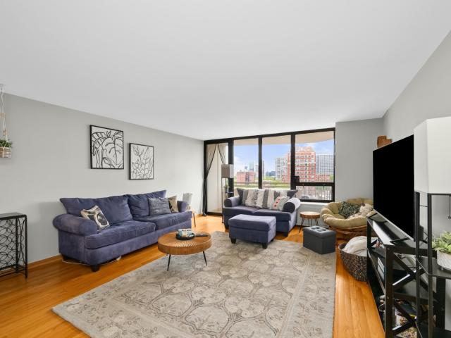 3930 N Pine Grove Avenue # 903
