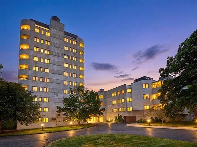 3930 Grand Ave Apt 404, Des Moines, IA 50312