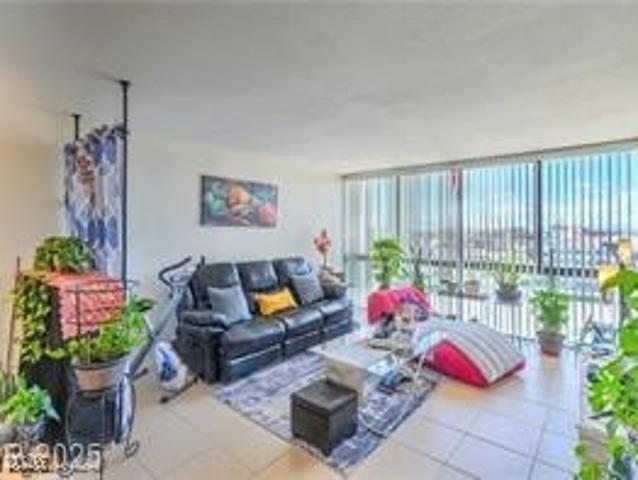 3930 S University Center Dr, Unit 706, Las Vegas, NV 89119 | MLS #2747