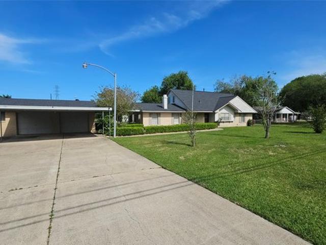 3931 Allen Rd, Pearland, TX 77584