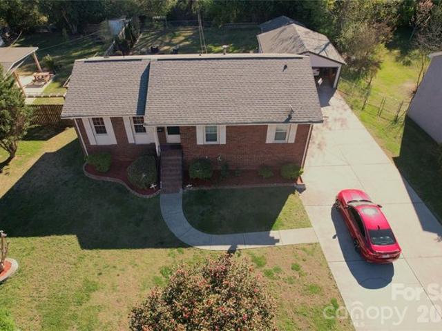 3931 Irvington Dr, Charlotte, NC 28205