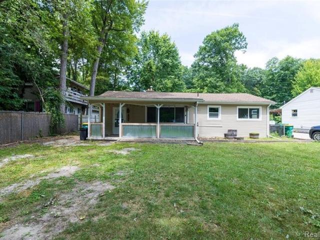 39320 Wabash St, Romulus, MI 48174