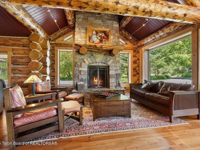3932 W Linn Ranch Rd, Wilson, WY 83014