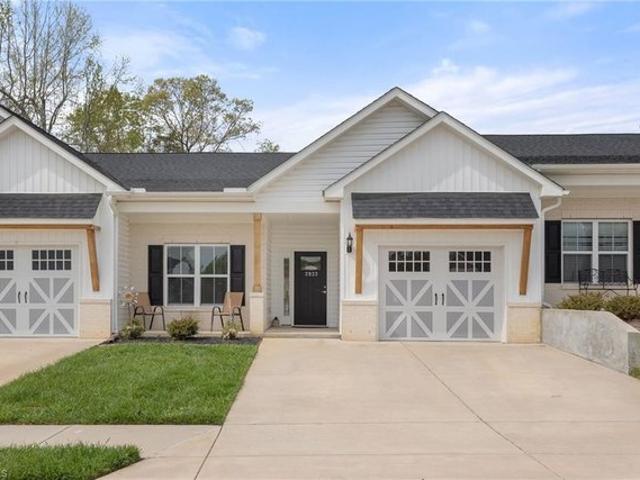3933 Sudley Pt, Jamestown, NC 27282