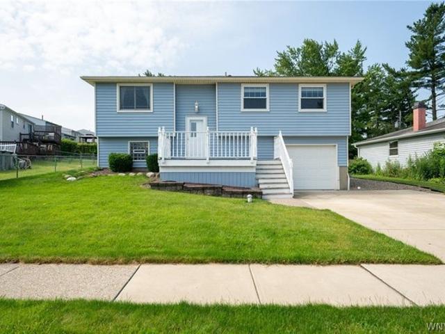 3933 Sharondale Dr, Hamburg, NY 14075