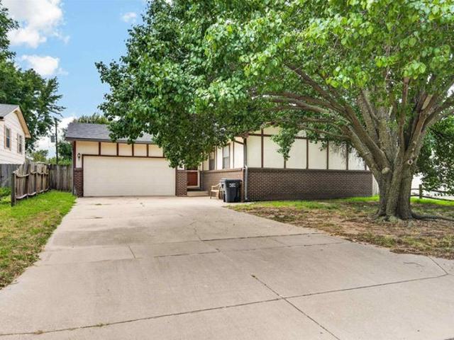 3933 W 32nd St S, Wichita, KS 67217