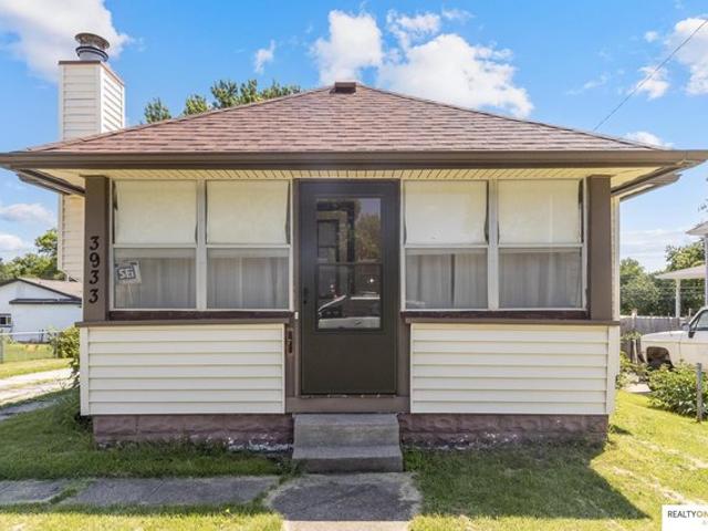 3933 X St, Omaha, NE 68107