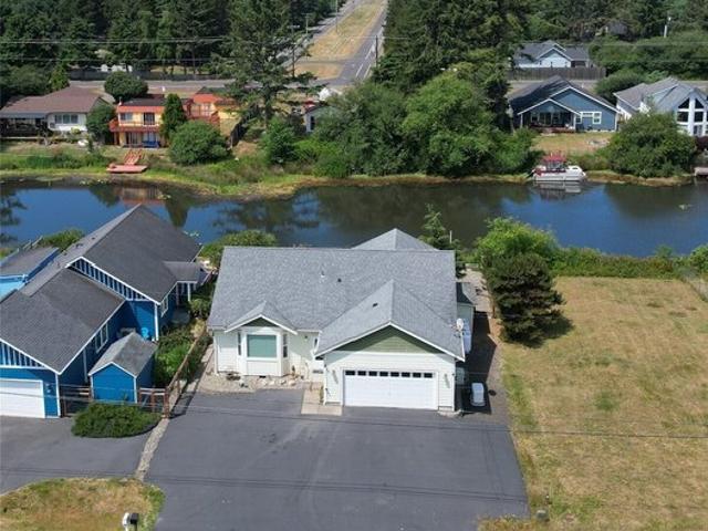 393 Canal Dr NE, Ocean Shores, WA 98569
