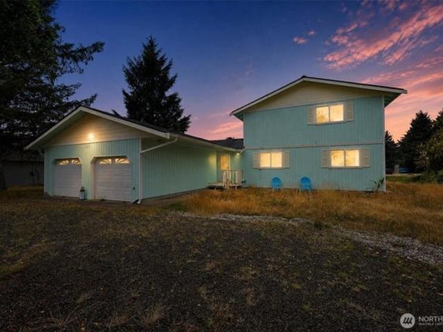 393 Canal Dr SE, Ocean Shores, WA 98569