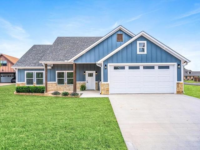 393 E Pennsylvania St, Van, TX 75790