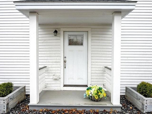 393 Front St, Richmond, ME 04357