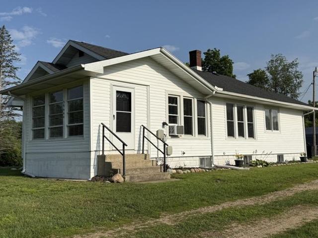 39444 6th Ave, Bloomingdale, MI 49026