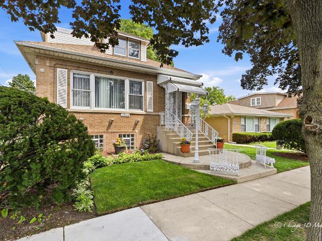 3944 W Greenleaf Avenue