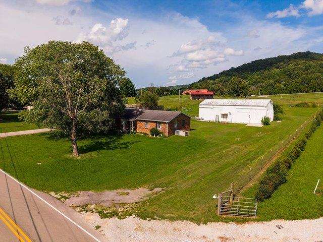 3945 SE Seven Springs Rd, Cookeville, TN 38506