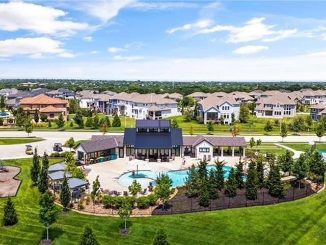 3945 W 158th Pl, Overland Park, KS 66224