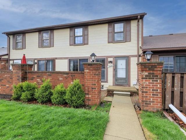 39464 Heatherheath Dr, Clinton Township, MI 48038