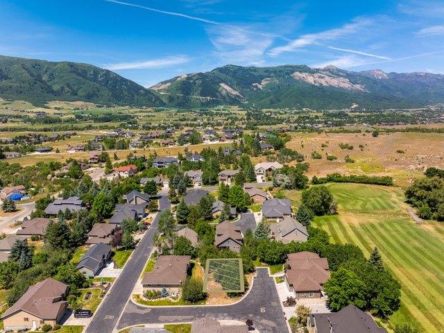 3946 N Mountain Oak Dr, Eden, UT 84310