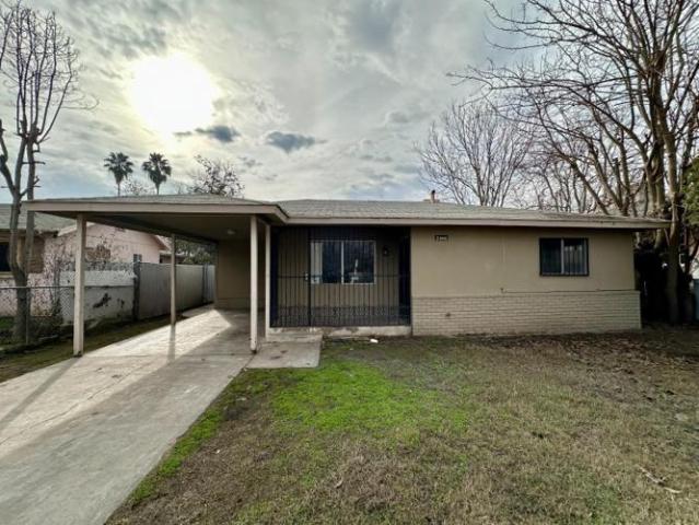 3946 E McKenzie Ave, Fresno, CA 93702