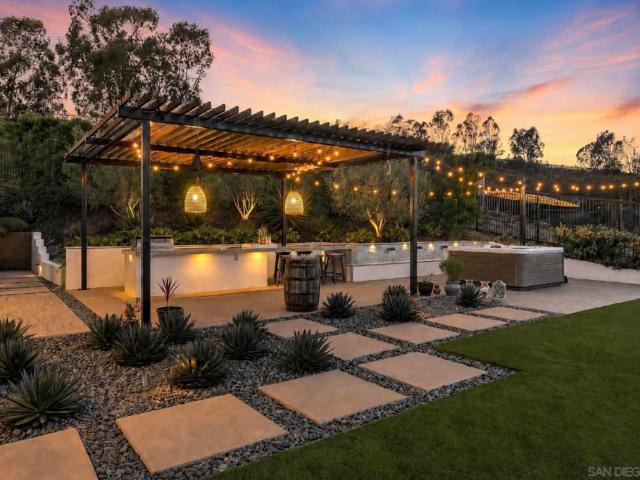 3947 Rancho Summit