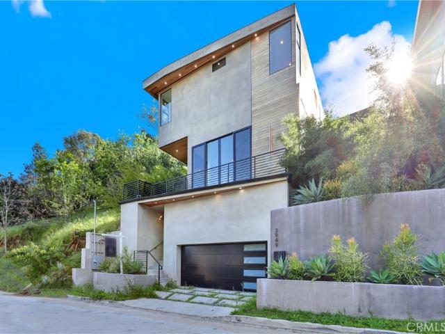 3949 Glenalbyn Drive