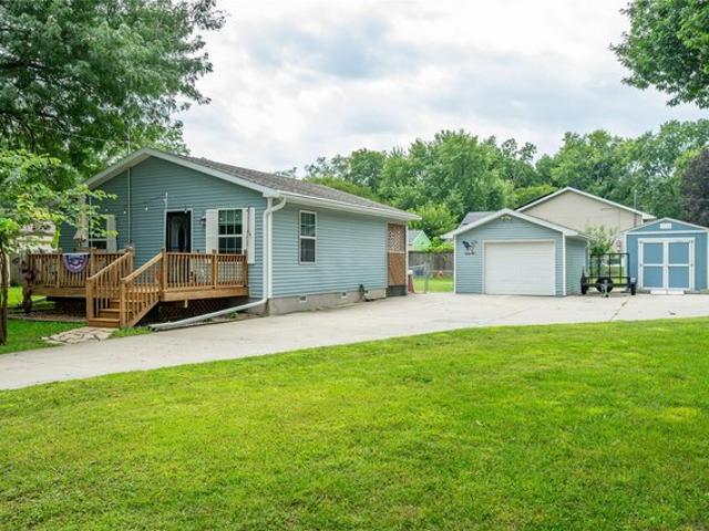 3940 E 32nd St, Des Moines, IA 50317