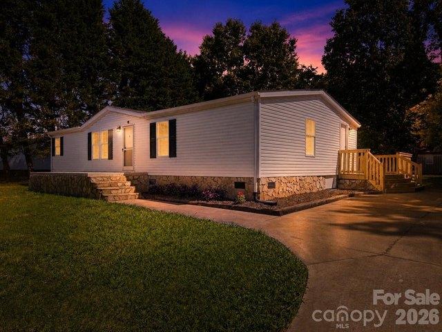 3940 Teaberry Ln, Newton, NC 28658