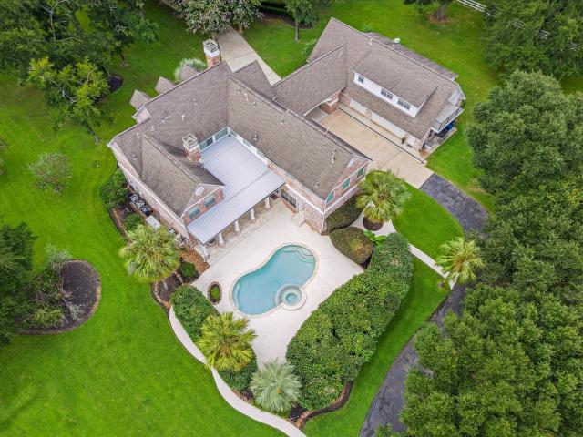 39414 Lago Drive