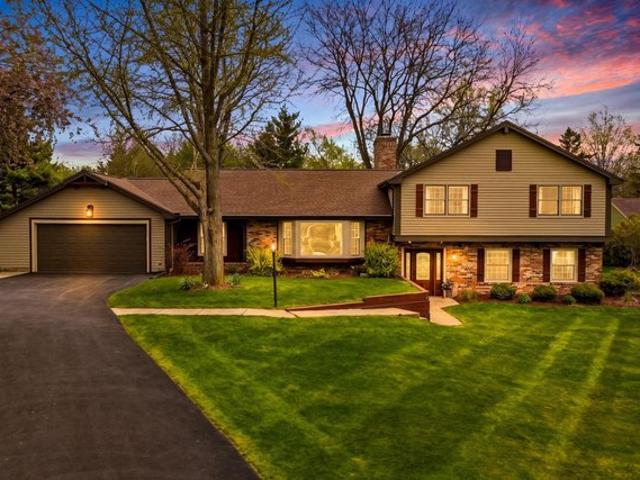 3941 S Brook Rd, Caledonia, WI 53126