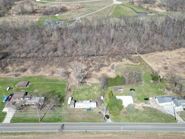3942 E Armstrong Rd, Leesburg, IN 46538