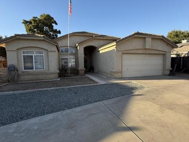 3942 E Four Creeks Ct, Visalia, CA 93292