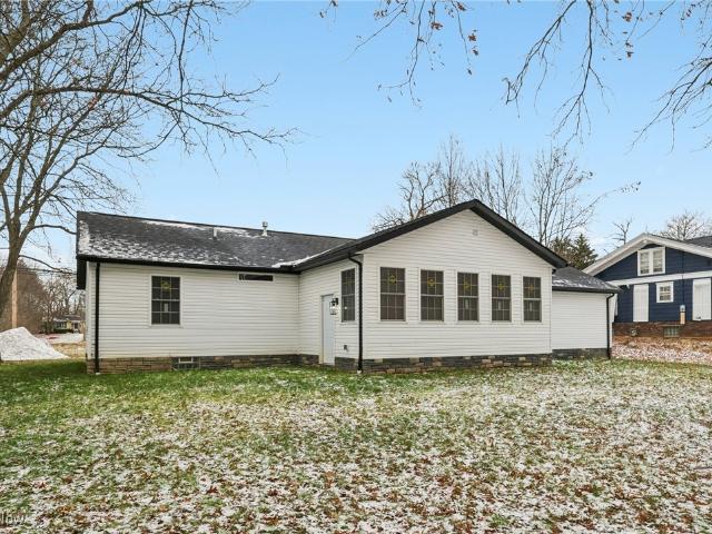 3943 Darrow Road