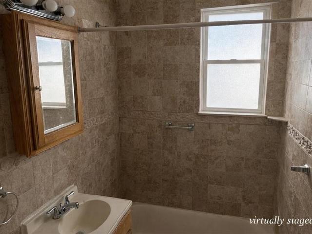 394 Avenue South, Unit 4A