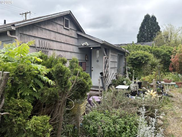 394 S 37TH ST