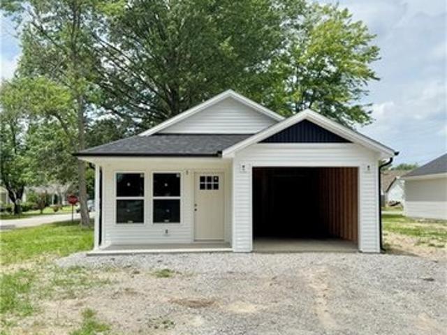 394 S Washington St, Scottsburg, IN 47170