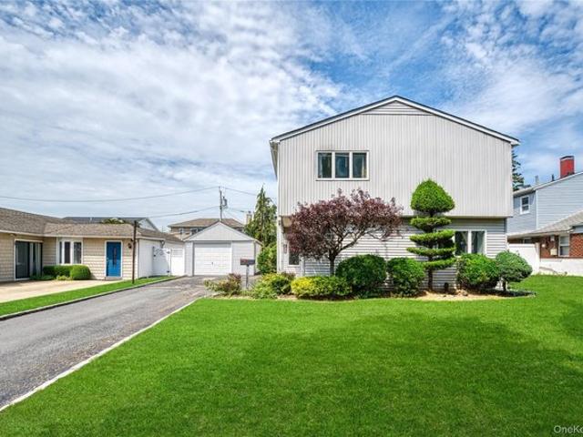 394 Warwick Rd, East Meadow, NY 11554